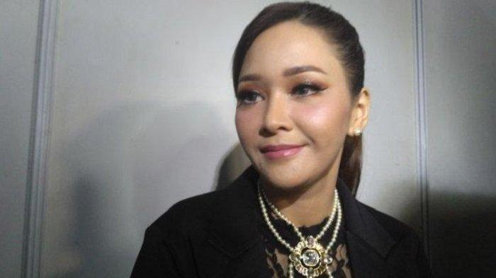 Maia Estianty Geram Namanya Dicatut untuk Penipuan - Tribunnewsdepok.com Maia Estianty Geram Namanya Dicatut untuk Penipuan - Tribunnewsdepok.com