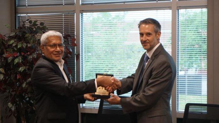 Marthinus Hukom Kepala BNN RI Berkunjung ke Markas DEA di Amerika ...