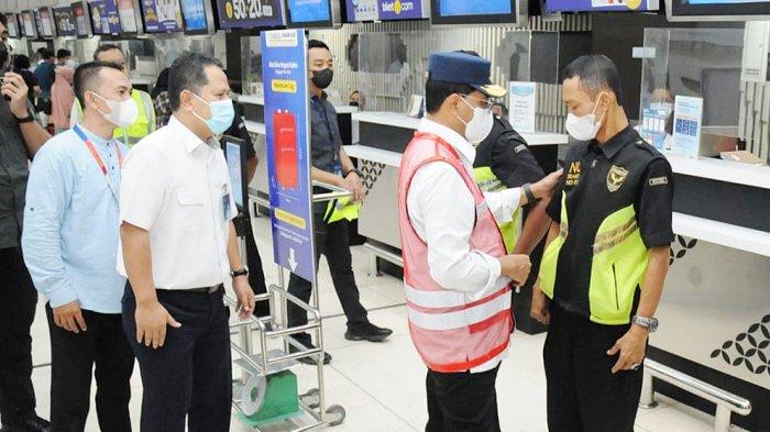 Menhub Budi Karya Sumadi Meninjau Apel Kesiapan Mudik Lebaran di Bandara Soekarno-Hatta ...