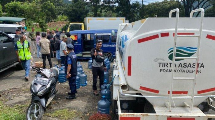 PT Tirta Asasta Depok Bantu Air Bersih di Lokasi Gempa Cianjur, Pasang Pipa 1000 Meter di Pacet ...