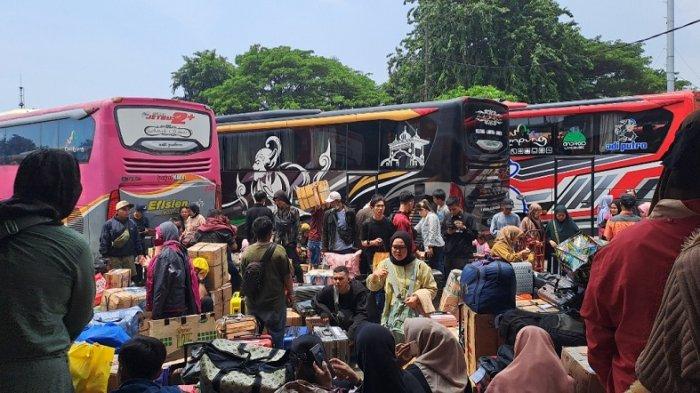 H-3 Lebaran Penumpang Padati Terminal Kalideres, Diprediksi Puncak Arus Mudik Hari Ini ...