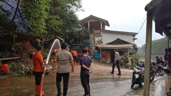 Dua Pedagang Cilok yang Tewas Tertimbun Tanah Longsor di Curug Cilember Ternyata Adik Kakak ...