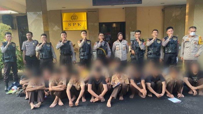 Polisi Tangkap 18 Pelajar Bawa Senjata Tajam Saat Hendak Tawuran - Tribunnewsdepok.com