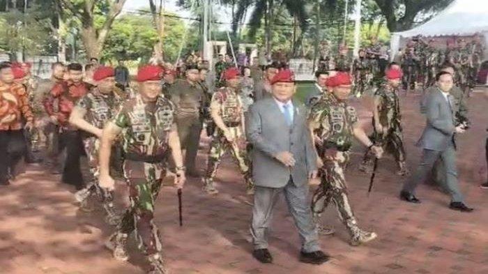 Prabowo Subianto Pakai Baret Merah Di Hut Ke 72 Kopassus Disambut