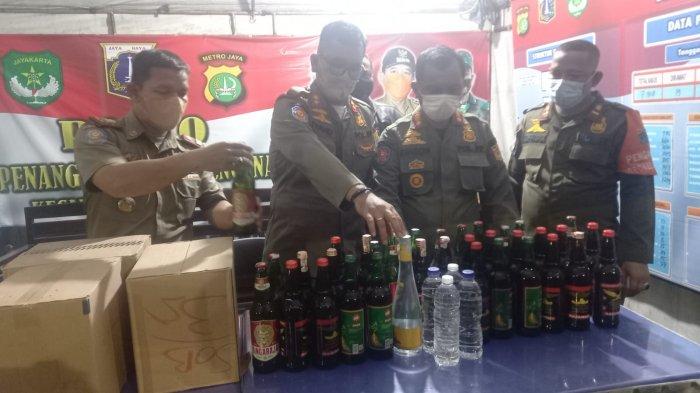 Razia Miras di Warung Kelontong dan Tukang Jamu, Satpol PP Jakbar Sita 120 Botol Berbagai Merek ...