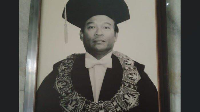 Daftar Rektor Universitas Indonesia dari Masa ke Masa, Nomor Lima ...