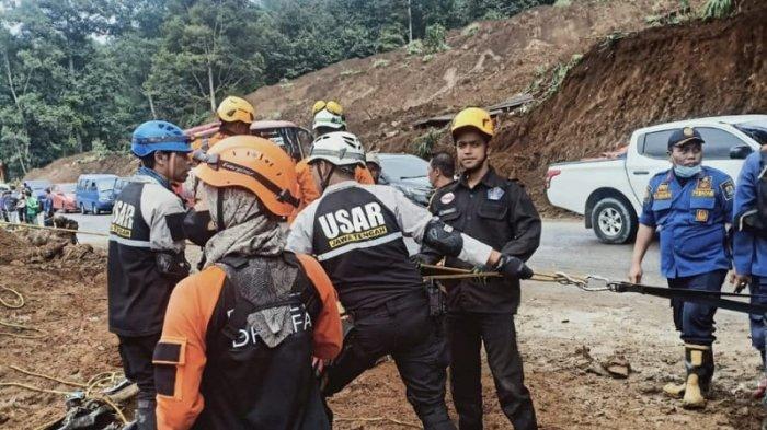 Gempa Bumi di Cianjur, Selama Enam Jam Sehari Hendra Mencangkul Tanah ...
