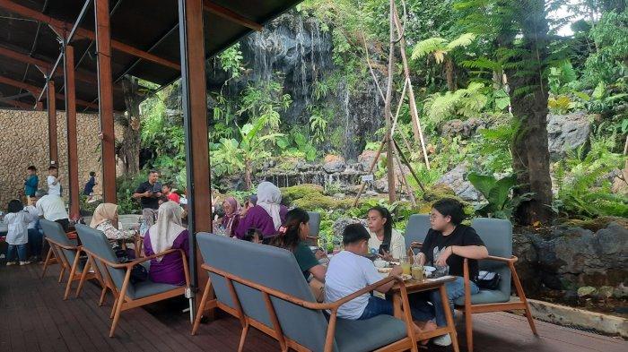 Restoran Godong Ijo Depok, Tawarkan Pemandangan Air Terjun Sambil ...