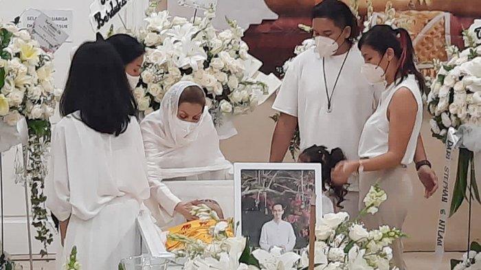 Reza Gunawan Meninggal Dunia, Dee Lestari Berharap Hal Ini untuk Suaminya - Tribunnewsdepok.com