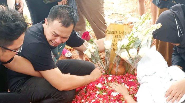 Rio Alief Bersyukur Masih Sempat Beri Pelukan ke Clerence Chyntia ...