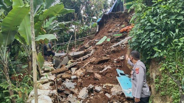 Rumah Warga Cigombong Kabupaten Bogor Ambruk Akibat Getaran Gempa Sukabumi - Tribunnewsdepok.com
