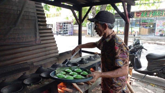 Serabi Hijau Jajanan Jadul yang Tetap Eksis, Proses Pembuatannya Masih ...
