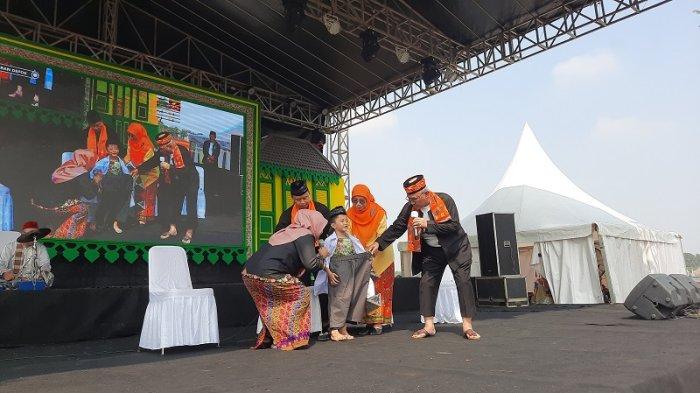 Lebaran Depok 2023 Dibuka dengan Tradisi Nyedengin Baju hingga Fashion ...