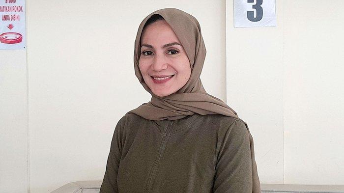 Wanda Hamidah Mulai Berhijab, Tapi Tidak Ingin Disebut Hijrah, Kenapa ...