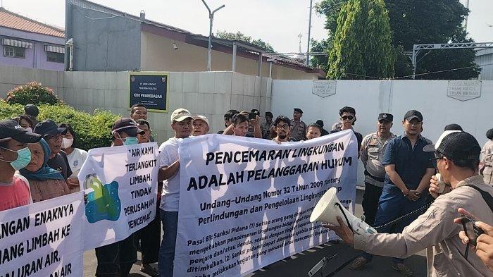 Warga Sukmajaya Depok Demo Polusi Pencemaran Limbah Pabrik, Pujiono: Istri Saya Meninggal ...