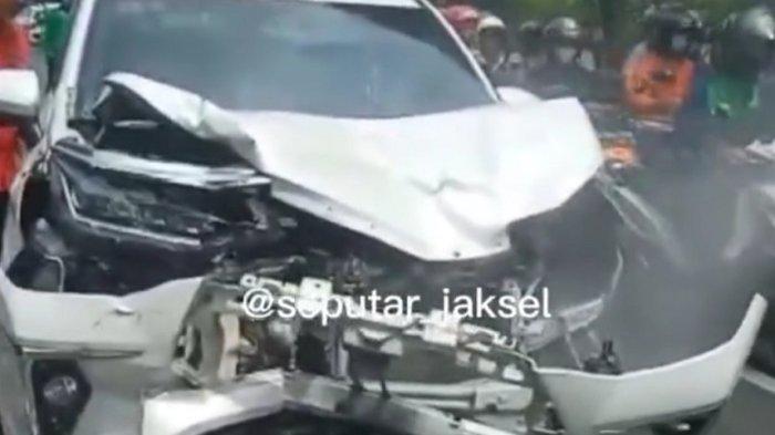 Tabrakan Mobil dengan Motor di Tebet Jakarta Selatan, Pemotor Alami ...