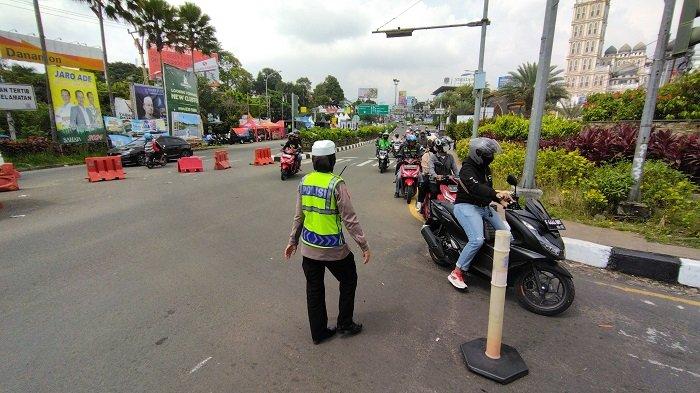 Memasuki Puncak Arus Balik, Lalu Lintas di Puncak Bogor Diberlakukan One Way Arah Jakarta ...