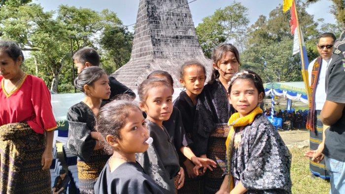 Tua Adat Ende Bersatu Padu Memberi Makan Arwah Leluhur Penghuni Danau ...