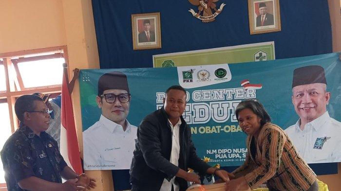 Dipo Nusantara dan Bernadinus Ngebu Bantu Obat-obatan ke RSUD Bajawa dan Puskesmas ...