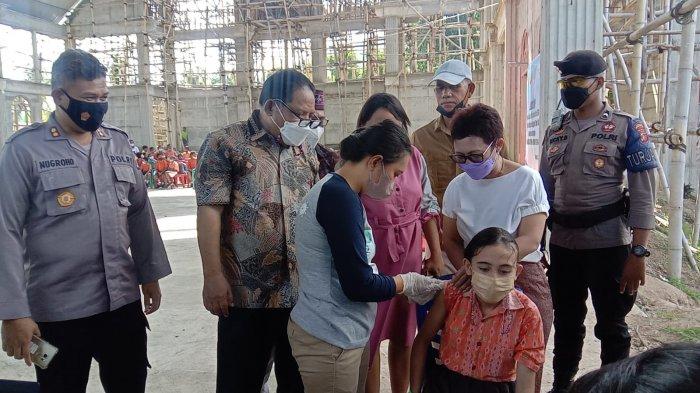 Anak-anak di Manggarai Timur Mulai Divaksin, Kapolres Imbau Orang Tua ... Anak-anak di Manggarai Timur Mulai Divaksin, Kapolres Imbau Orang Tua ...
