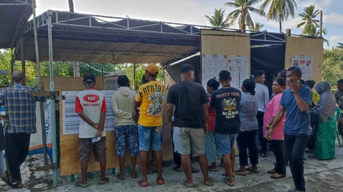 Warga Mulai Padati TPS 006 Kota Uneng Sikka Jelang PSU - Tribunflores.com Warga Mulai Padati TPS 006 Kota Uneng Sikka Jelang PSU - Tribunflores.com