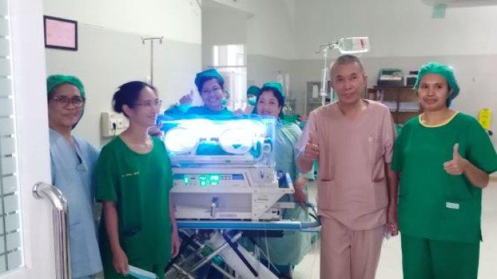 Tim Dokter RSU WZ Johannes Kupang Operasi Pengangkatan Janin Dalam ...