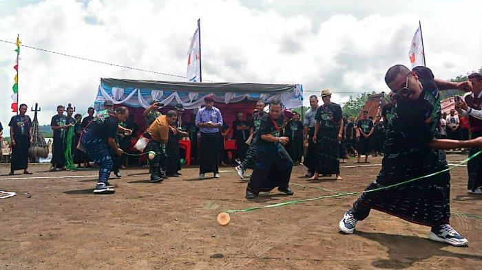 Atraksi Wisata Wela Maka Permainan Tradisional di Kampung Beiposo Ngada ...