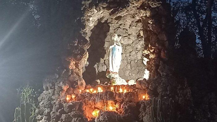 Berkunjung ke Tempat Wisata Rohani di Flores, Gua Maria Lourdes ...