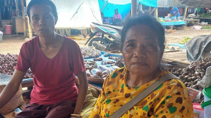 Harga Beras di Pasar Alok Sikka Terus Naik, Ibu Rumah Tangga Mengeluh - Tribunflores.com