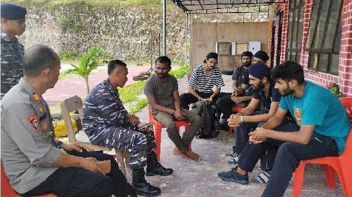 Polisi Amankan 6 Orang Imigran Asal India di Rote Ndao NTT ...