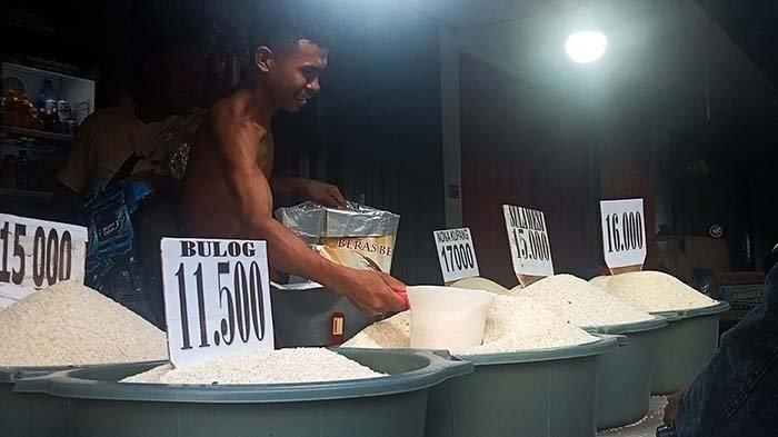 Harga Beras Premium Meroket, Masyarakat Kota Kupang Mulai Menjerit - Tribunflores.com