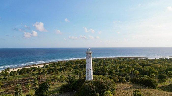 Pulau Mules 'Nuca Molas' di NTT, Panorama Alamnya Mirip Film Jurassic ...