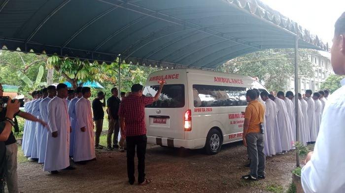 Bupati Agus Taolin : Uskup Emeritus Mgr Anton Pain Ratu Sosok Pemimpin ...
