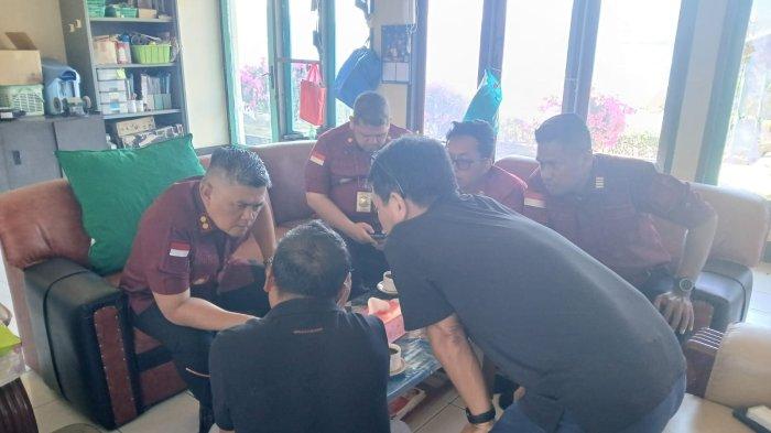 Kantor Imigrasi Maumere Lakukan Pengawasan Orang Asing di Flores Timur - Tribunflores.com