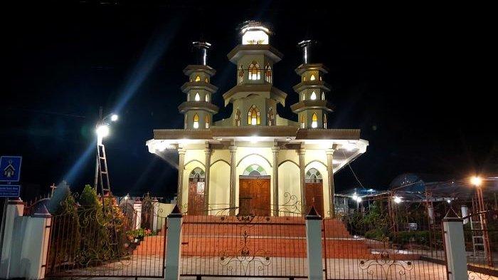 Semana Santa Larantuka, Mengenal Lakademu Pemanggul Peti Yesus Kristus ...