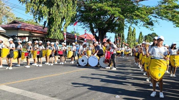 Warga Kota Maumere Membludak Saksikan Karnaval Siswa SMPK dan SMAK ...