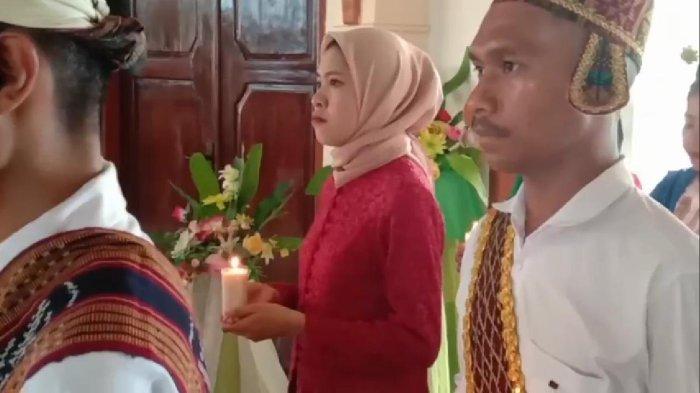Misa Syukur HUT ke 50 Obor Mas, 2 Karyawan Muslim Bawa Lilin di Gereja St. Thomas Morus Maumere ...