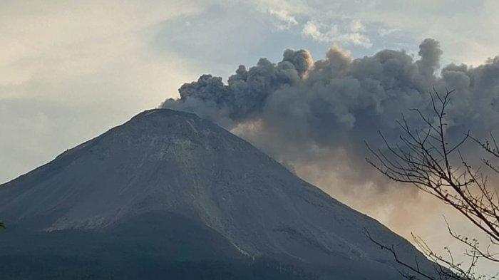 Daftar 16 Gunung Api Aktif di NTT dan Lokasinya, 4 Gunung Api Naik ...