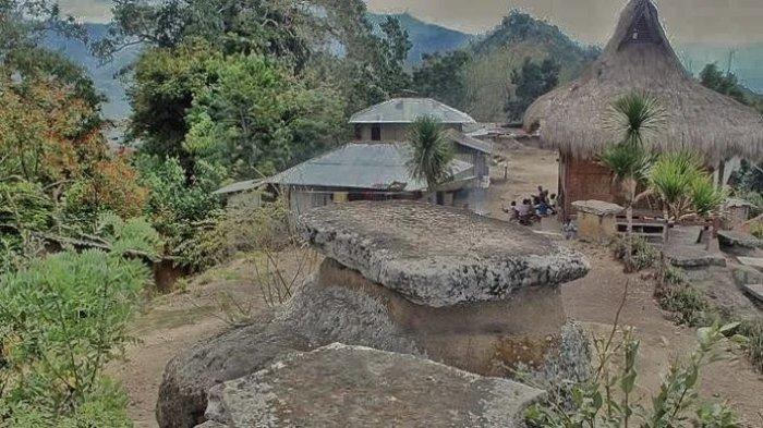 Menelusuri Destinasi Wisata Kampung Nuabari di Flores NTT, Ada Kubur ...