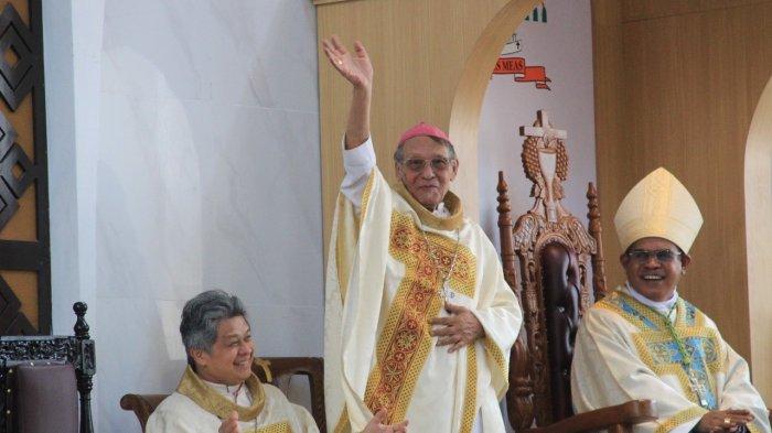 Pesawat Garuda Indonesia Bawa Jenazah Uskup Emeritus Petrus Turang ...