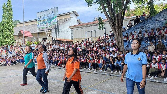 Siapa Guru Favorit di SMPK Frateran Ndao Ende? Humoris, Inovatif dan ...