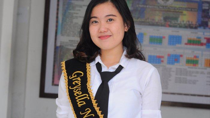 Peserta wisuda, Ririn: Kuliah di Unipa Maumere, Biayanya Murah Meski Kampus Swasta - Halaman all ...