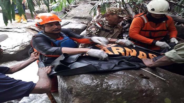 BREAKING NEWS: Tim SAR Gabungan Temukan 1 Balita Korban Banjir di Sikka - Tribunflores.com