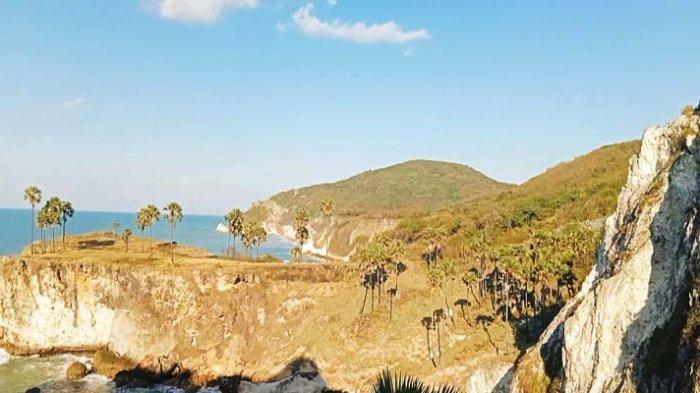 Keindahan Pantai Tanjung Batu Putih Rium, Daya Tarik Kampung Bahari ...