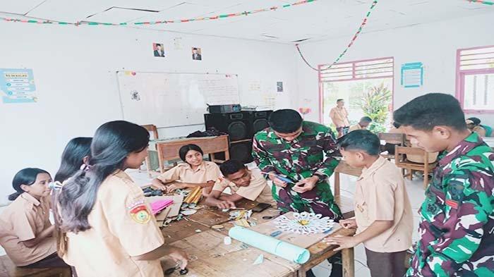 Prajurit TNI Latih Siswa SMPK St Yosef Weluli Olah Sampah Plastik Jadi ...