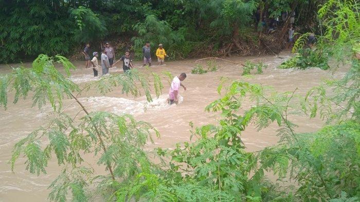 Ledrik Asamau Terseret Arus Sungai Siboil di Alor - Tribunflores.com