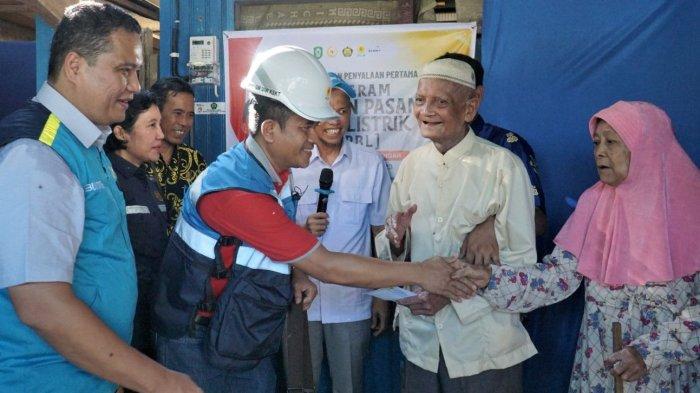 Program Sambung Listrik Gratis, Warga Kotawaringin Timur Kalteng Bersyukur Nikmati Listrik ...