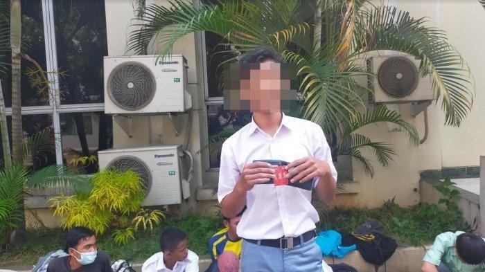 Terjaring Hendak Ikut Demo di Jakarta, Pelajar Ini Kedapatan Bawa Alat Kontrasepsi ...