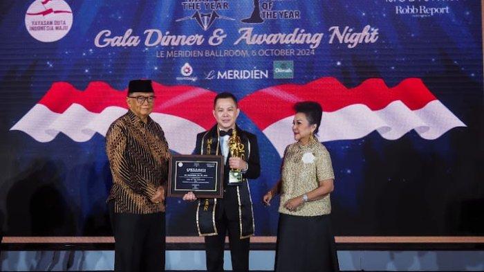 Pemilik Loccal Collection Labuan Bajo Sabet Penghargaan Man of The Year ...
