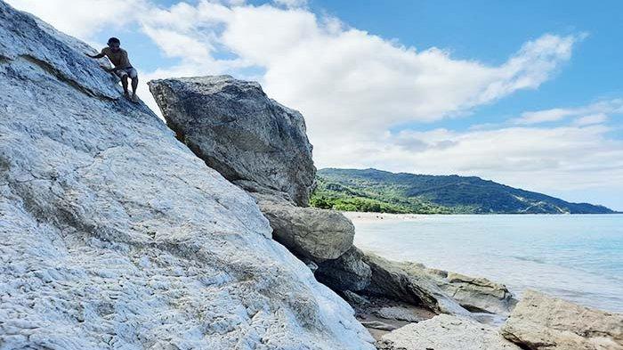 Wisata NTT, Menjelajahi Pantai Kolbano Wisata Unik di Timor Tengah ...